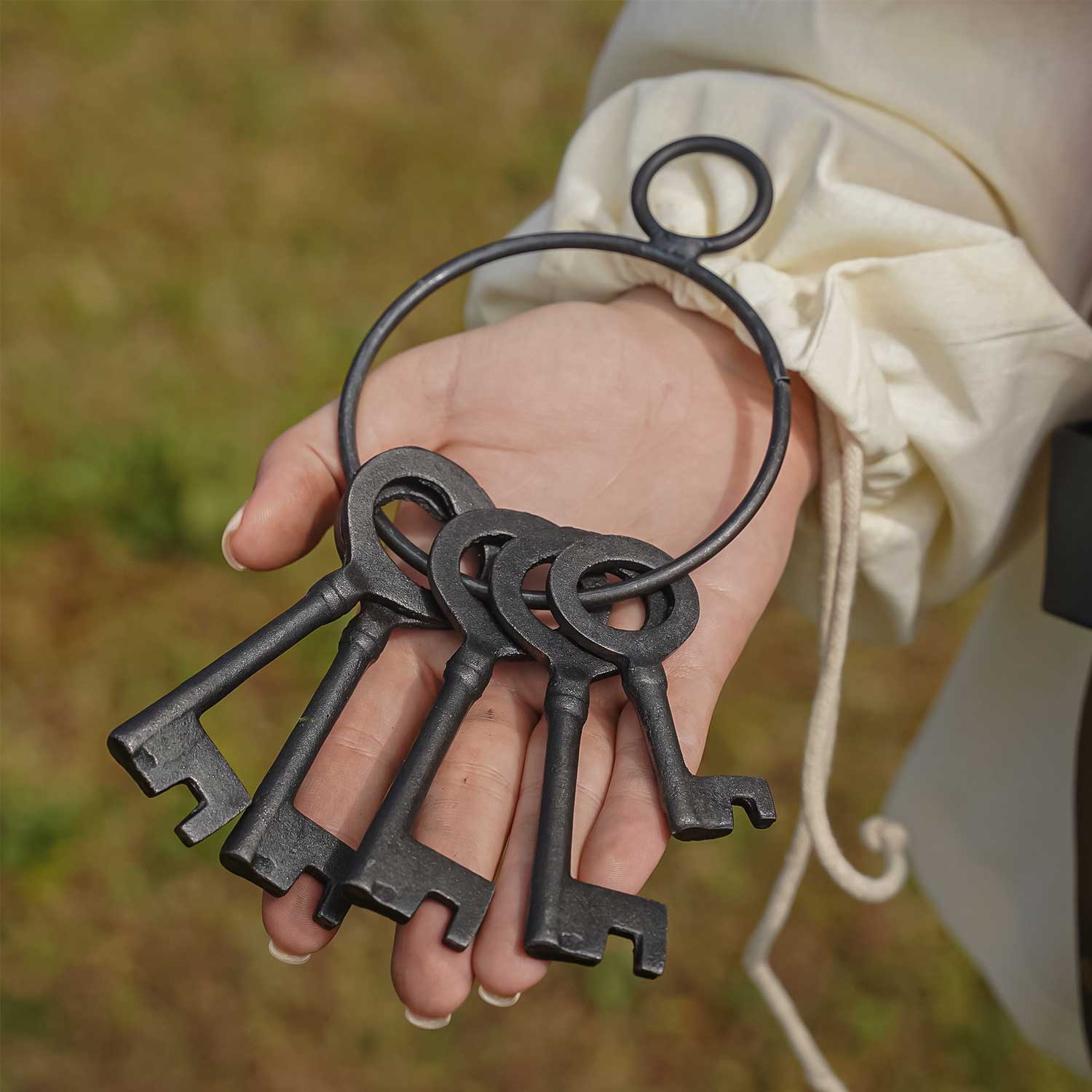Antiqued Jailer Keys Set of 5 - Perfect for LARP & Fantasy Roleplay ...